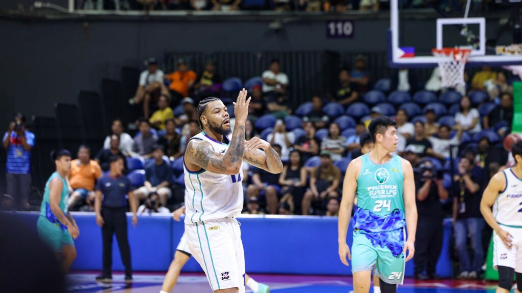 Donovan Smith dominates ex-team Phoenix as Converge keeps PBA playoff ...